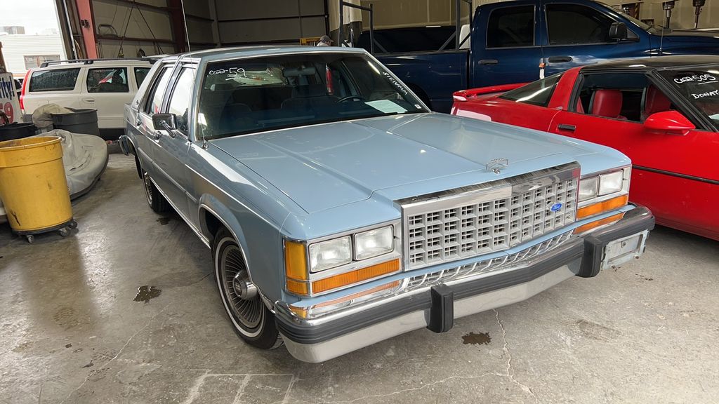 Internet Auction | WWA1318 1987 Ford LTD Crown Victoria