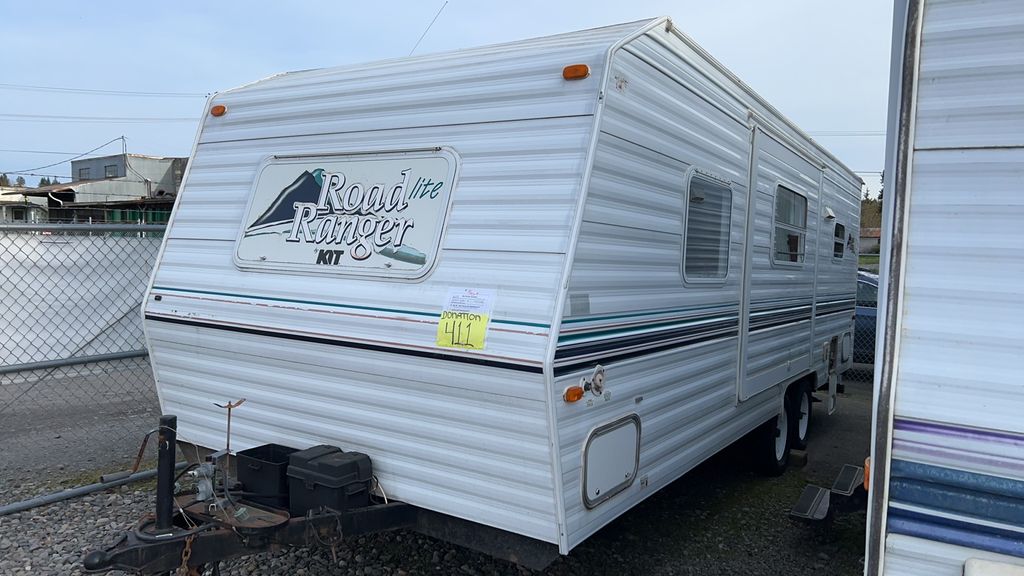 Internet Auction | WNC101799 2001 road ranger lite CAMPER